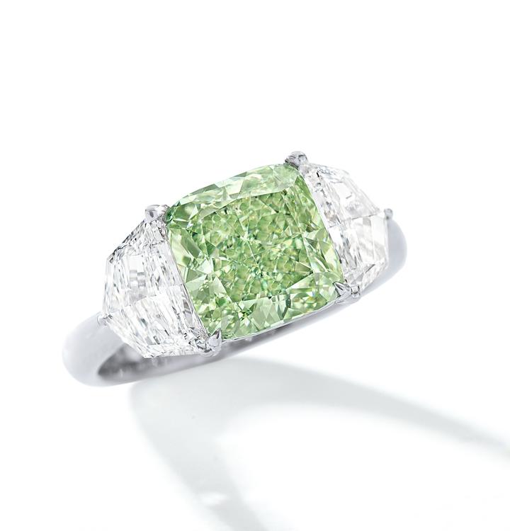 Fancy Intense Green Diamond and Diamond Ring - 知乎