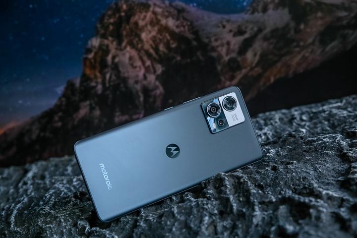moto S30 Pro首发体验：颜值与性能齐飞，具备黄金腰线的中杯旗舰 - 知乎