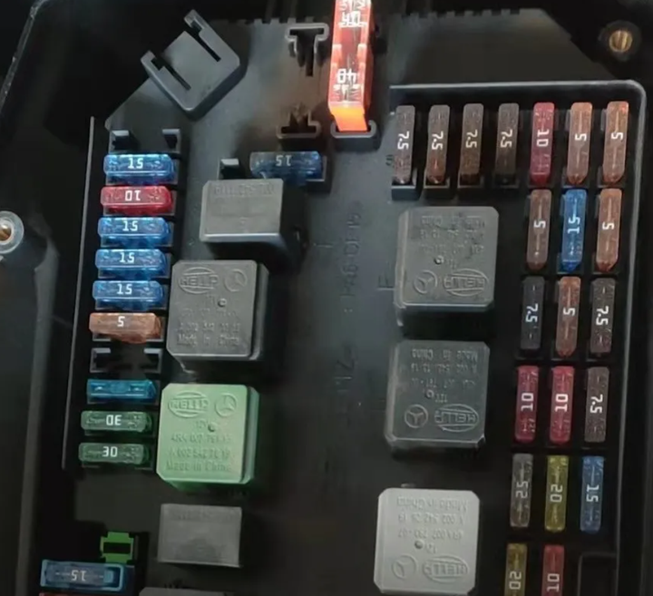 奔驰S300 221底盘 前后保险丝盒继电器图解 - 知乎