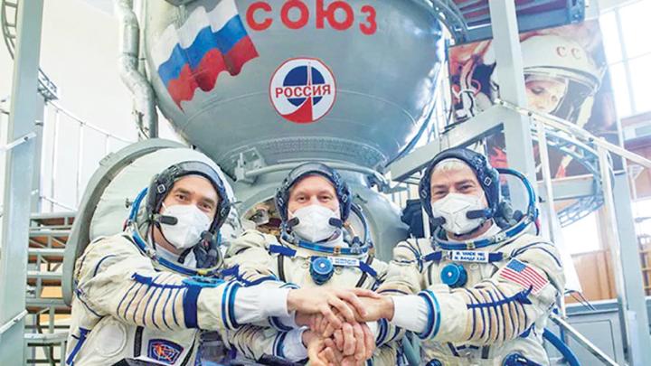 American astronaut returns to Earth on Russian spacecraft（美国宇航员乘坐俄罗斯宇宙 ...