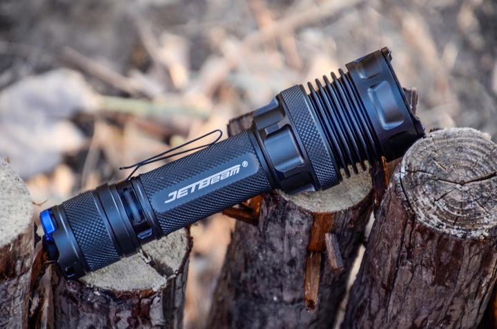 强力照明、撕裂黑夜：JETBeam M37 MAX - 知乎