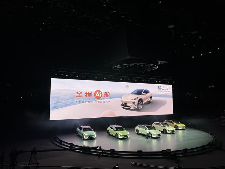 比蔚来ES6大，配置更高，智己LS7都市版只卖29万 - 知乎