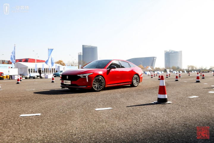 家轿也疯狂｜全新奔腾B70 2.0T尽显速度与激情 - 知乎