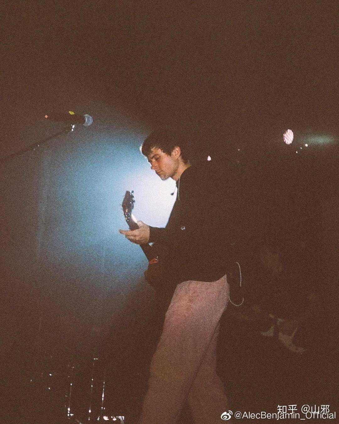 如何评价歌手Alec Benjamin？ - 知乎