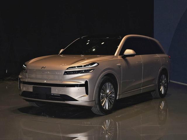 乐道L90首发亮相！定位大型SUV轴距3110mm，气场很足，六座布局 - 知乎