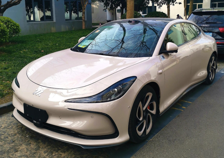 预计21万起售，最高续航超1000km，智己L6实车现身 - 知乎