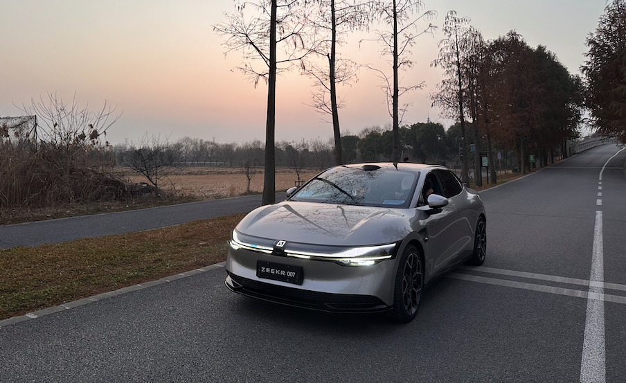 极氪007试驾：高速NZP确实惊艳，驾感可追Model 3 - 知乎