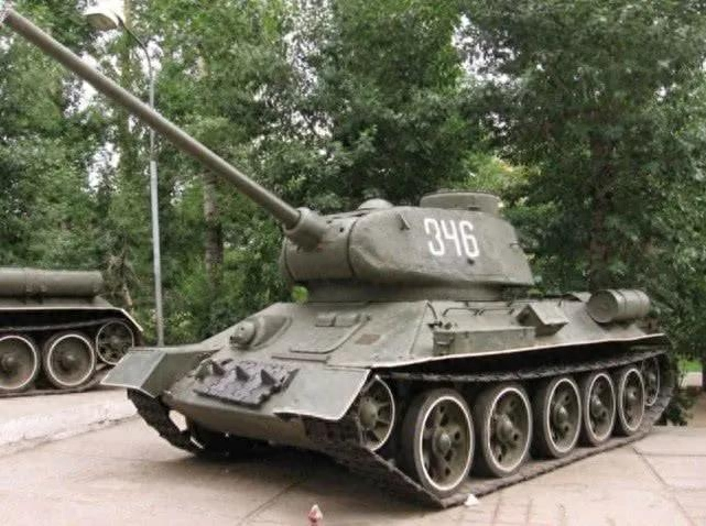 3大设计提供强大火力，T34结构简单易生产，6个月投入战场3000辆 - 知乎
