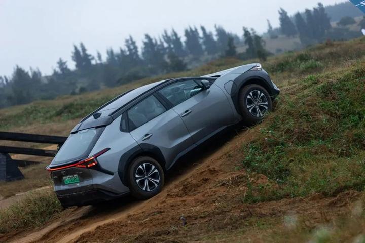 不一样的丰田bZ：可靠永远是必杀技 - 知乎