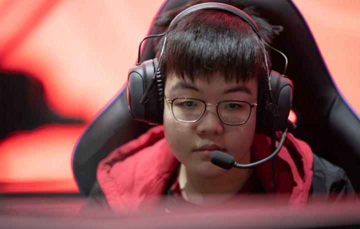 LOL：369被TheShy打到心态爆炸，操作变形，早上Moyu就赢了？ - 知乎