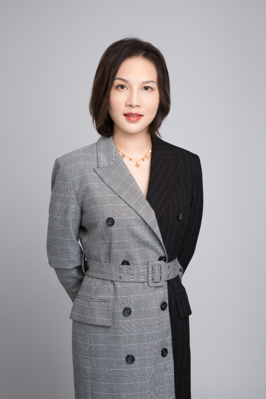 复策 ISC EMBA 5期&DBA 8期 佘虹学员专访：做中国文化的传播使者 - 知乎