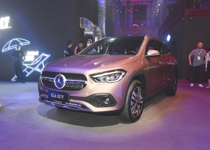 轴距加长30mm，颜值提升，内饰更精致，但这GLA全系都是1.3T - 知乎