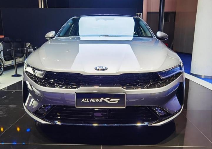 全新起亚K5实车亮相！车长近5米，配2.0T+8AT动力！轴距超亚洲龙 - 知乎