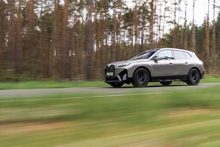 创新BMW iX M60率先搭载宝马自主研发高性能版本电机 - 知乎