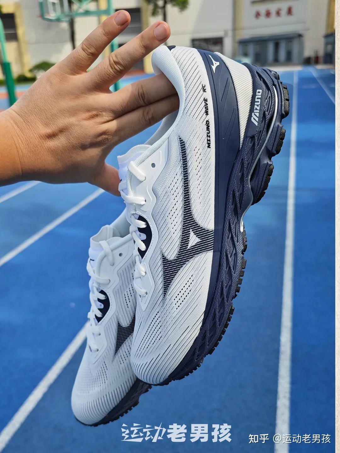 竞速党知悉！美津浓WAVE RC：薄底鞋竟能跑出碳板鞋的爽感 - 知乎