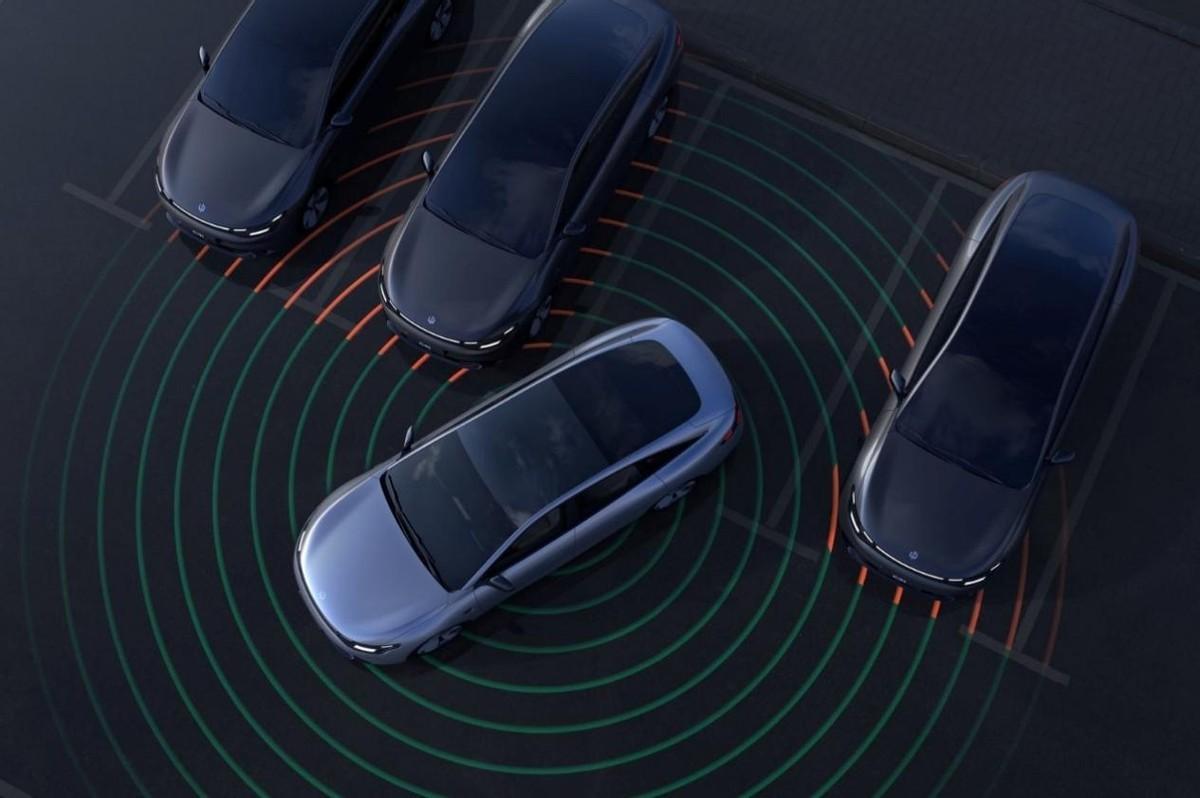 级别更高、空间更大，同价高配的零跑C01比秦PLUS EV更值得选择 - 知乎