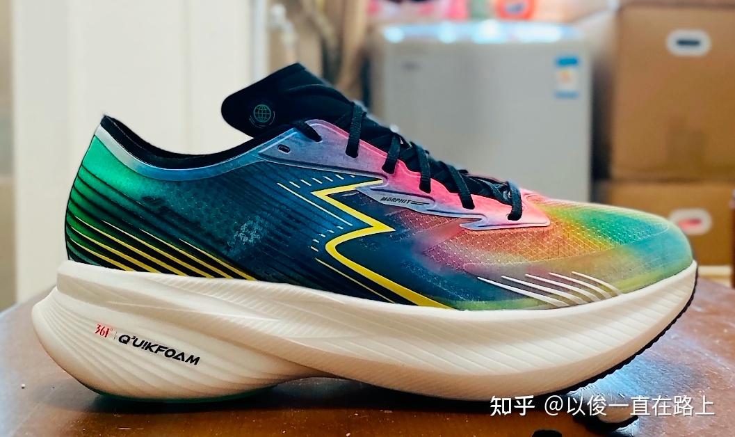 体重60kg左右的男生，平时跑步配速在五分以内，正常足弓，想训练半马，请问有什么跑鞋推荐吗？