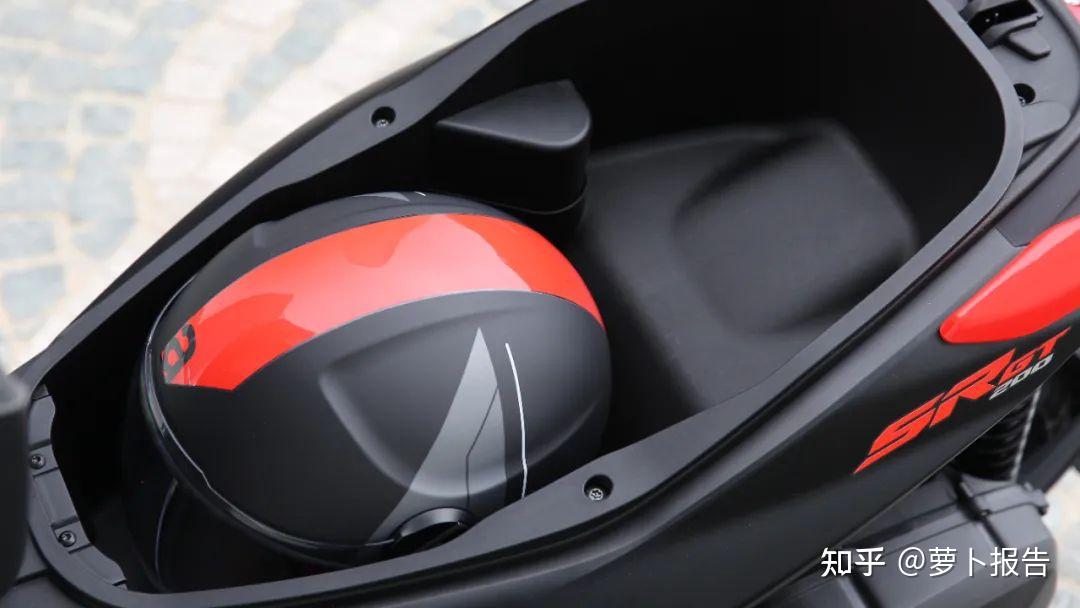 无极新踏板SR150GT与豪爵UHR150相比，优劣如何？ - 知乎