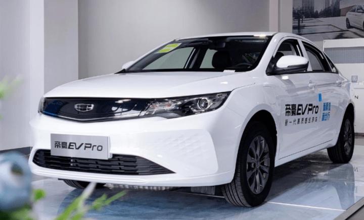 帝豪EV Pro上调1.3万元，别人降价它涨价，它有何底气？ - 知乎