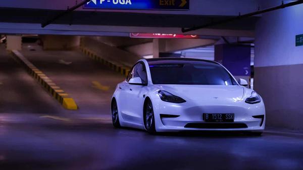 ”谁说电动车不适合改装”特斯拉Model3改装AIRBFT空气减震案例 - 知乎