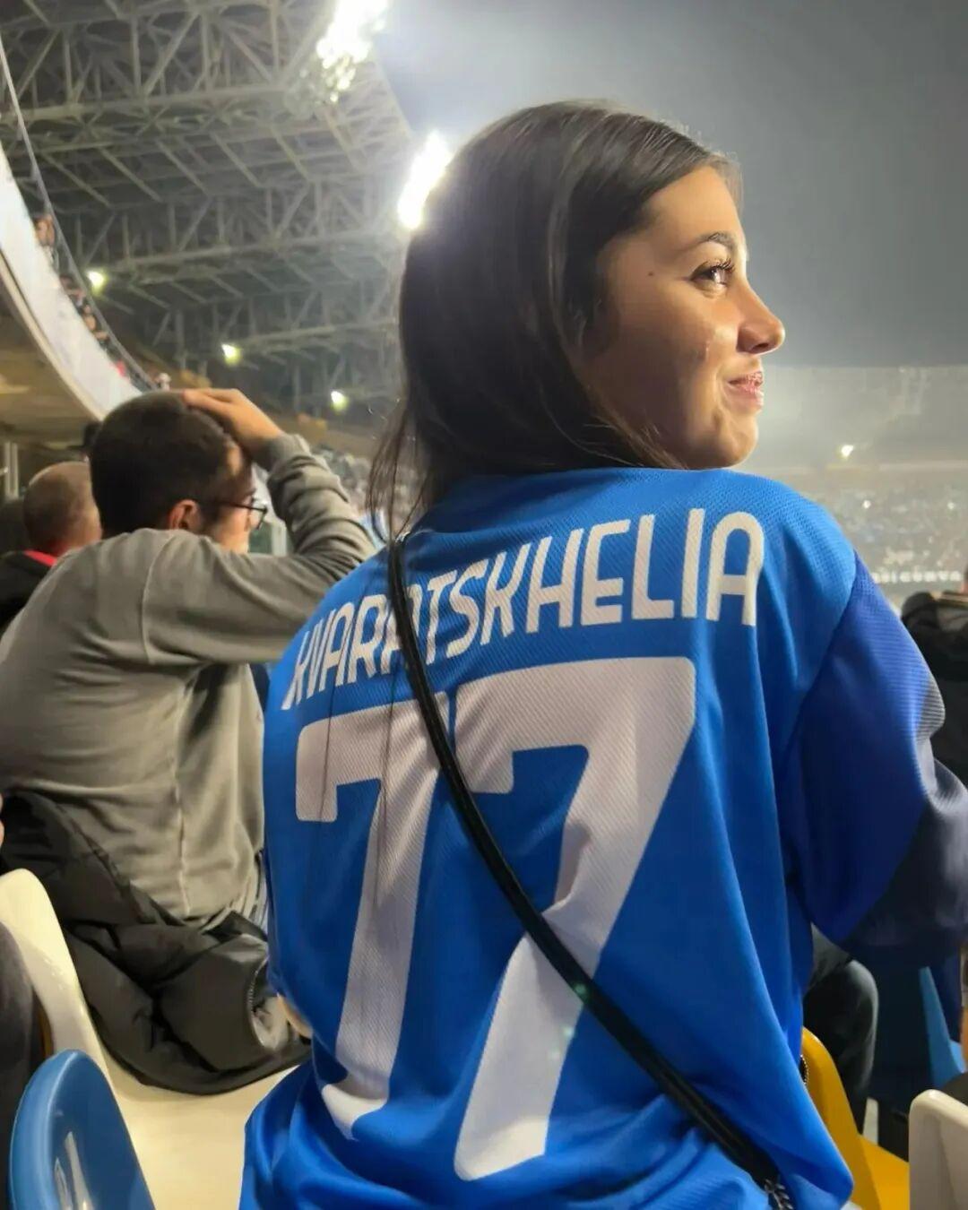 20岁极品模特！和亚马尔私会过夜！曾向K77表白 - 知乎