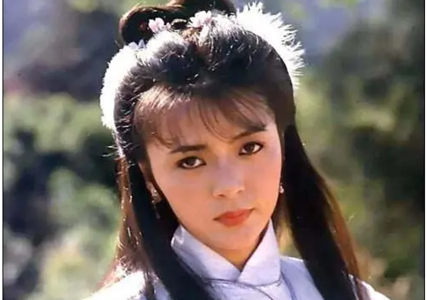 刘亦菲和李若彤版的小龙女哪个更符合原著小龙女的形象，为什么？ - 知乎