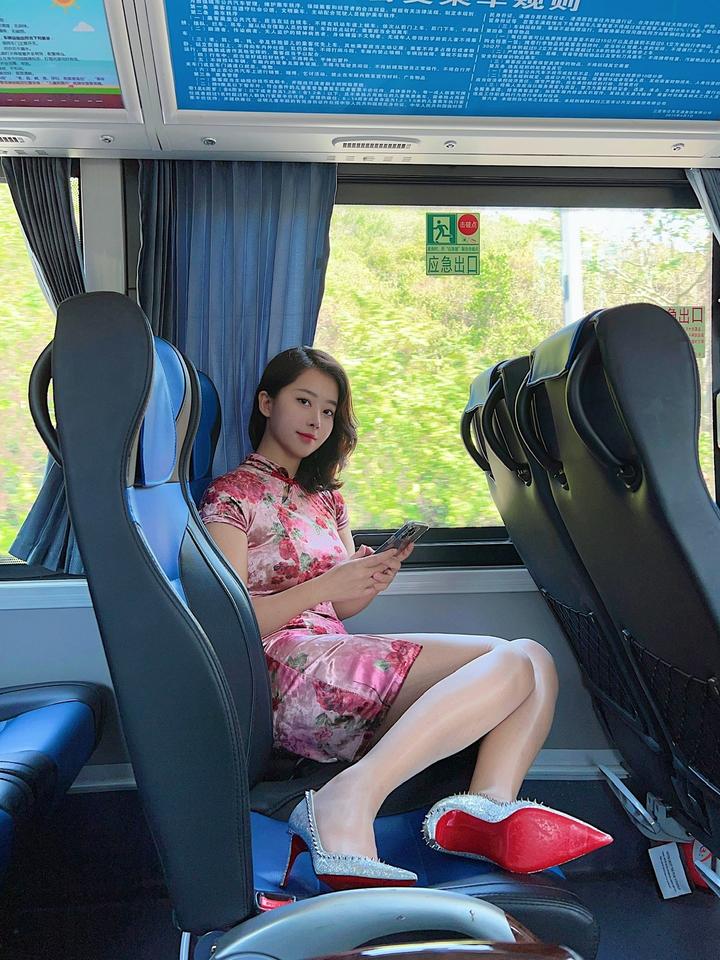 张贺玉张老师微密圈系列写真[92P／104MB] - 知乎