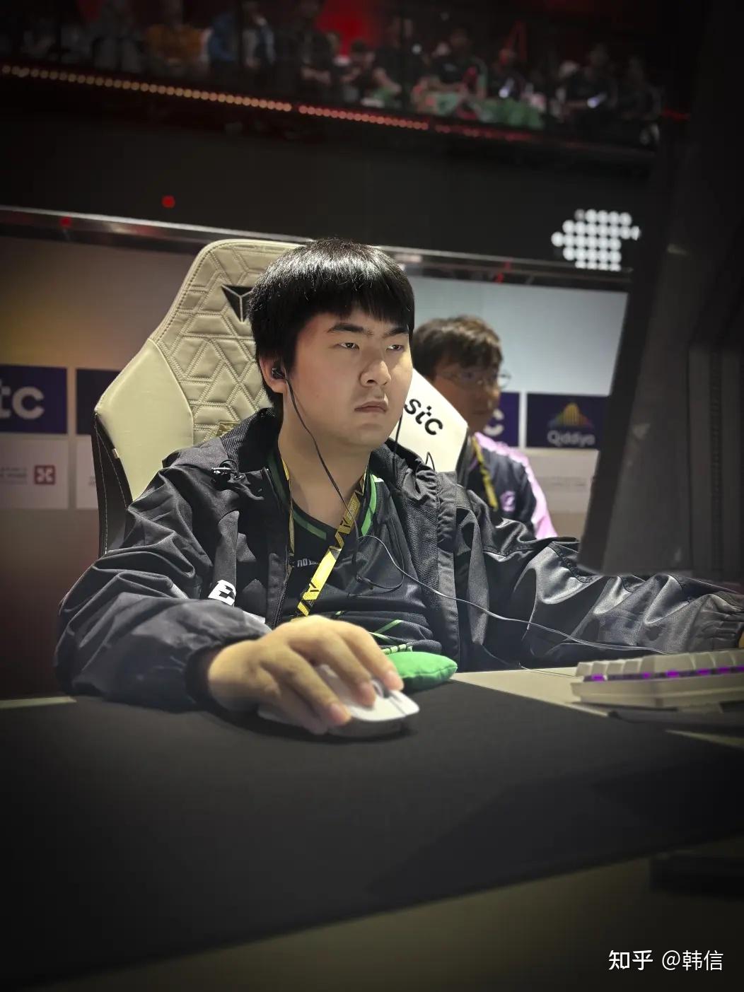 中国战队 VKG 于 2025 EWC 电竞世界杯夺得《APEX英雄》中国首冠，如何评价他们的表现？ - 知乎