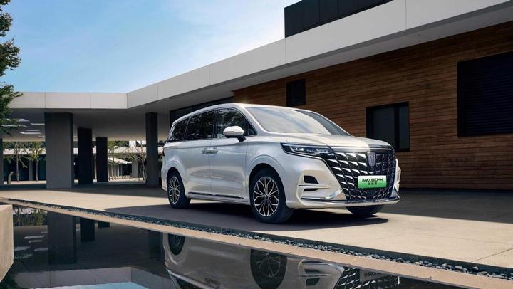 在家用赛道直线超车老大哥别克GL8，荣威 iMAX8 DMH新陆尊攻势猛烈 - 知乎