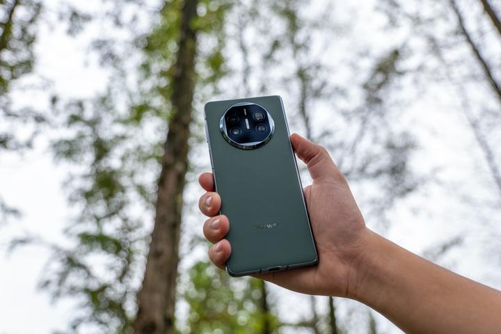 有5G？还有5倍潜望镜？华为Mate X5影像体验测评 - 知乎