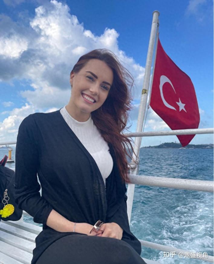 查理·雷德 (Charlie Red)来自捷克共和国的美女 - 知乎