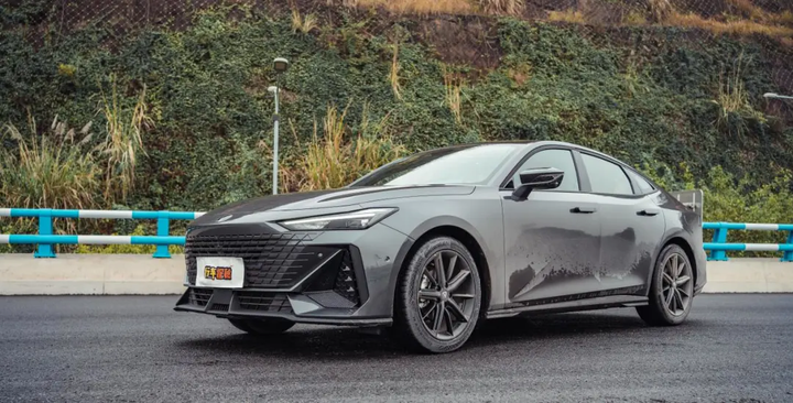 放弃奥迪A7，选择长安UNI-V是因为我买不起吗？ - 知乎