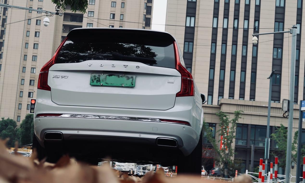 想一步到位买个大点的SUV，我建议买沃尔沃XC90，老婆想买同级的BBA，差了十几万真的值吗？ - 知乎