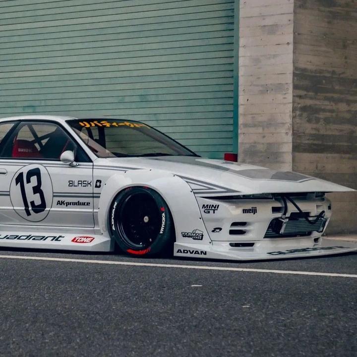 Liberty Walk对日产Skyline R32进行了彻底的改造 - 知乎
