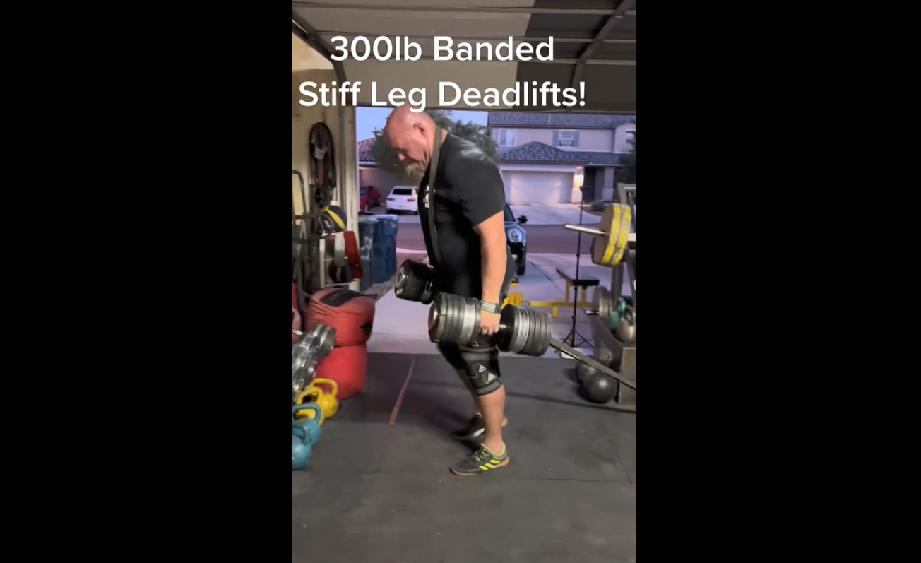 硬拉辅助训练：300磅弹力带直腿硬拉 - 知乎