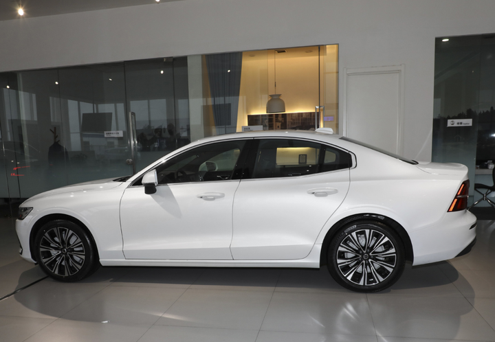 参考优惠价21.49万起，沃尔沃S60已降低身段，豪华中级，入门2.0T - 知乎