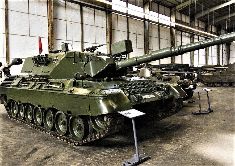 125毫米坦克炮D-81的尾翼稳定脱壳穿甲弹（APFSDS）弹药。 - 知乎