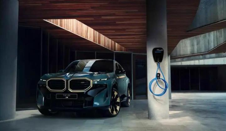 售价230万元，搭载4.4T V8插混系统，宝马XM国内上市 - 知乎