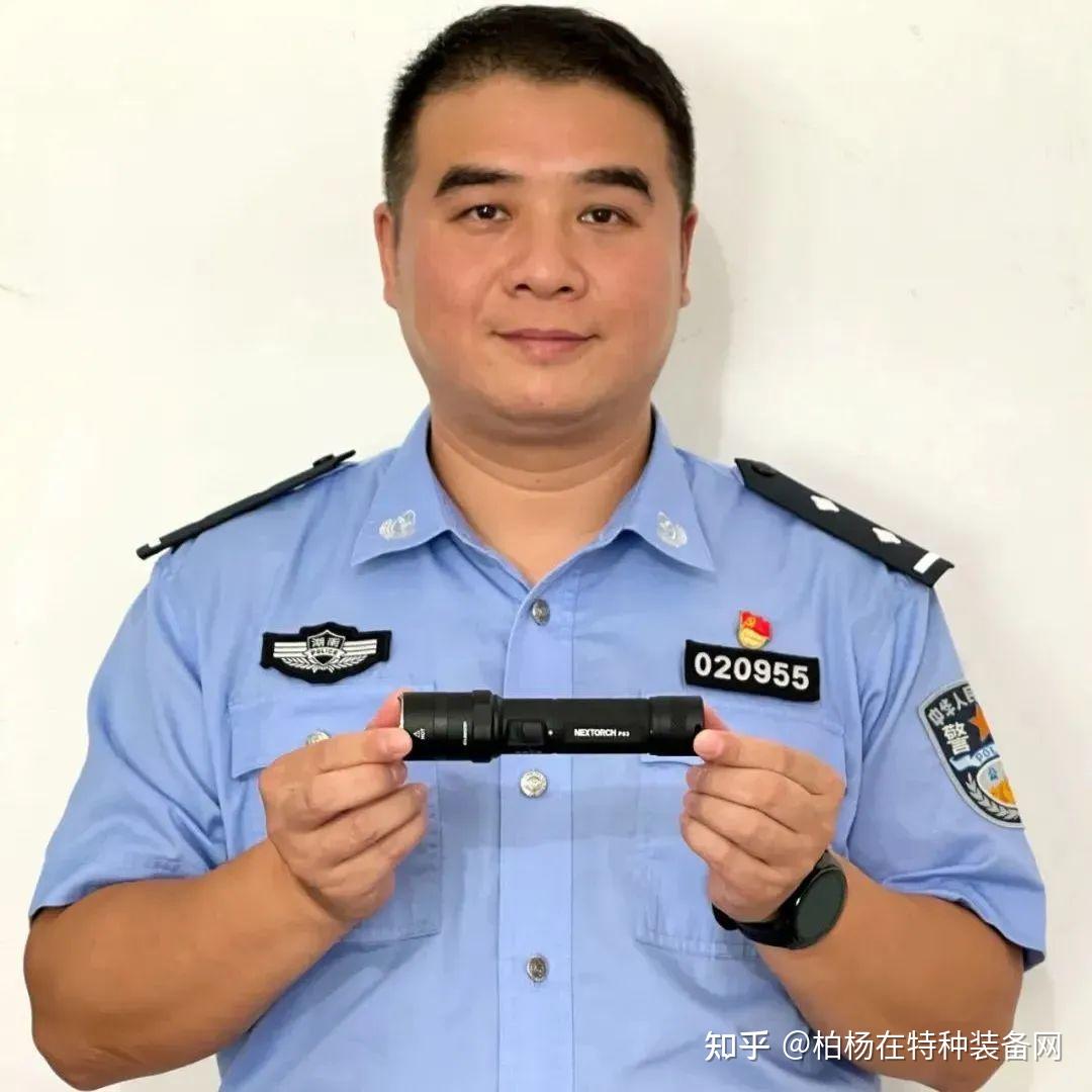 光警一体，勤务无忧！纳丽德2100流明P83红蓝闪警示手电 - 知乎
