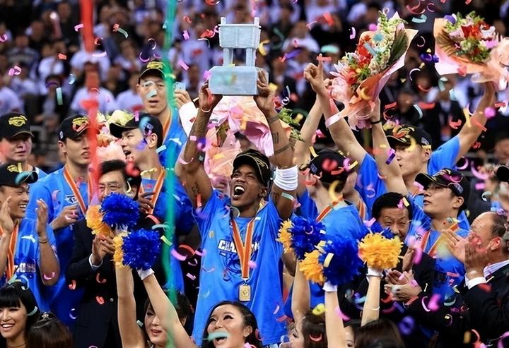 CBA冠军教头重返一线！率队夺得8连胜，曾被俱乐部打入冷宫6年 - 知乎