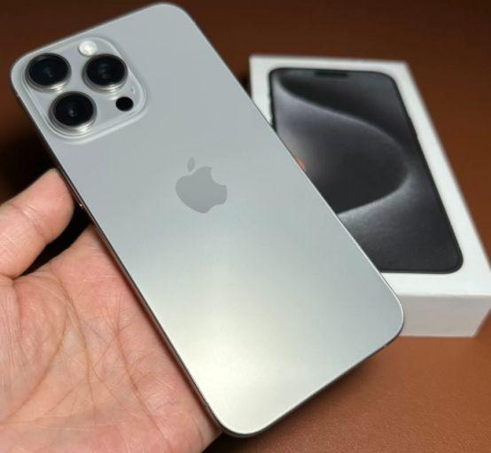 双旗舰争锋！Mate60Pro和iPhone15Pro Max你选谁？ - 知乎