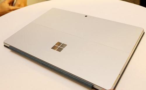 用户投诉微软Surface闪屏严重，官方承认问题后并未召回 - 知乎