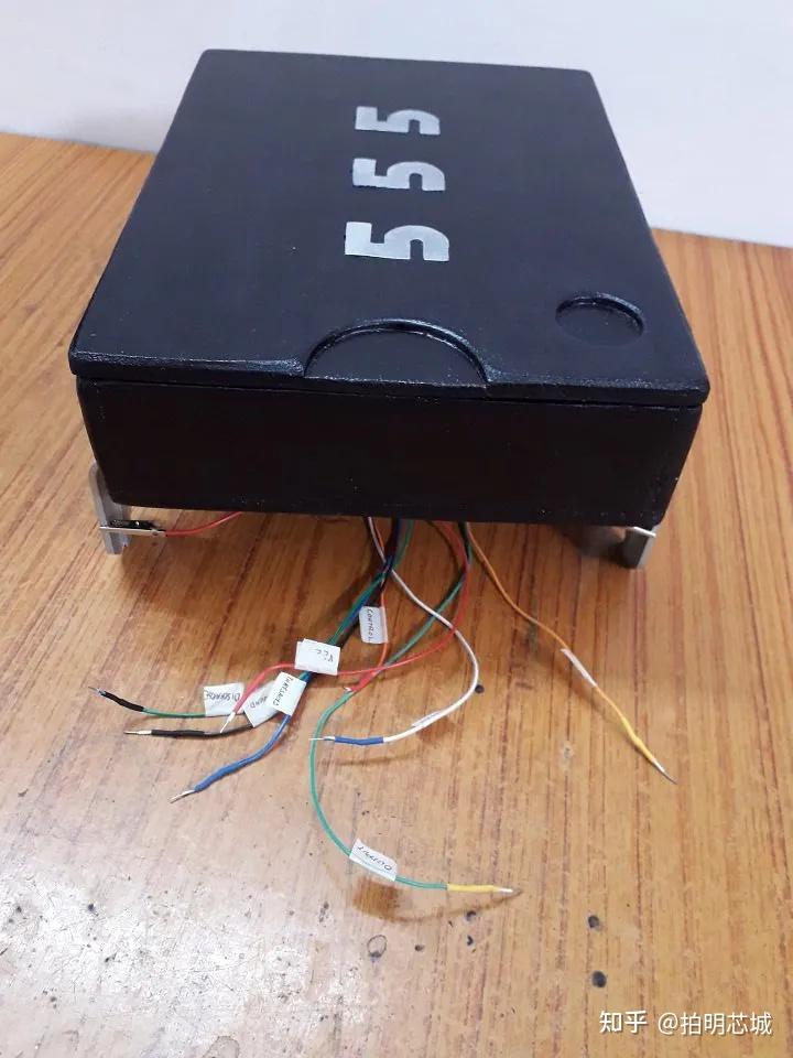 50岁的经典芯片：555定时器 - 知乎