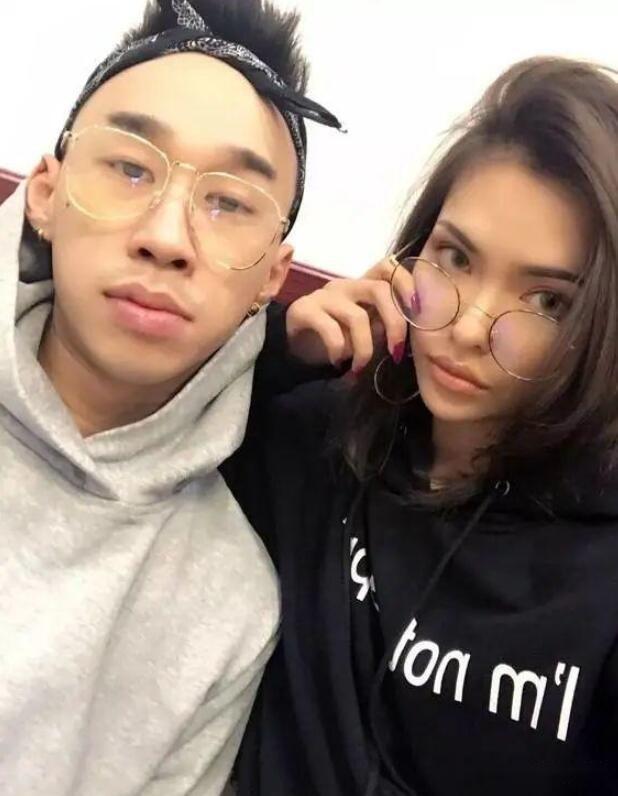 自曝出轨多人，吐槽男友不行，“天使模特”Naomi的人生太彪悍 - 知乎