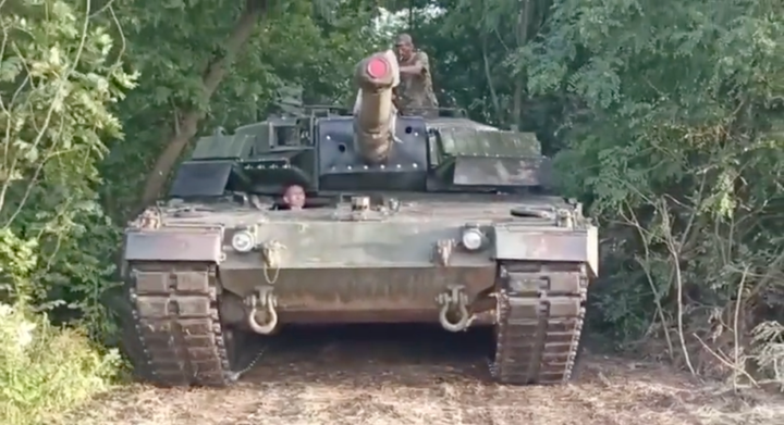 这是什么造型？乌克兰豹2A4披挂苏联“接触-1”爆反，网友：豹克莱尔斯基 - 知乎