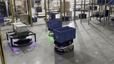 极智嘉发布全新 “大中小件全兼容料箱机器人方案 RoboShuttle Plus” - 知乎