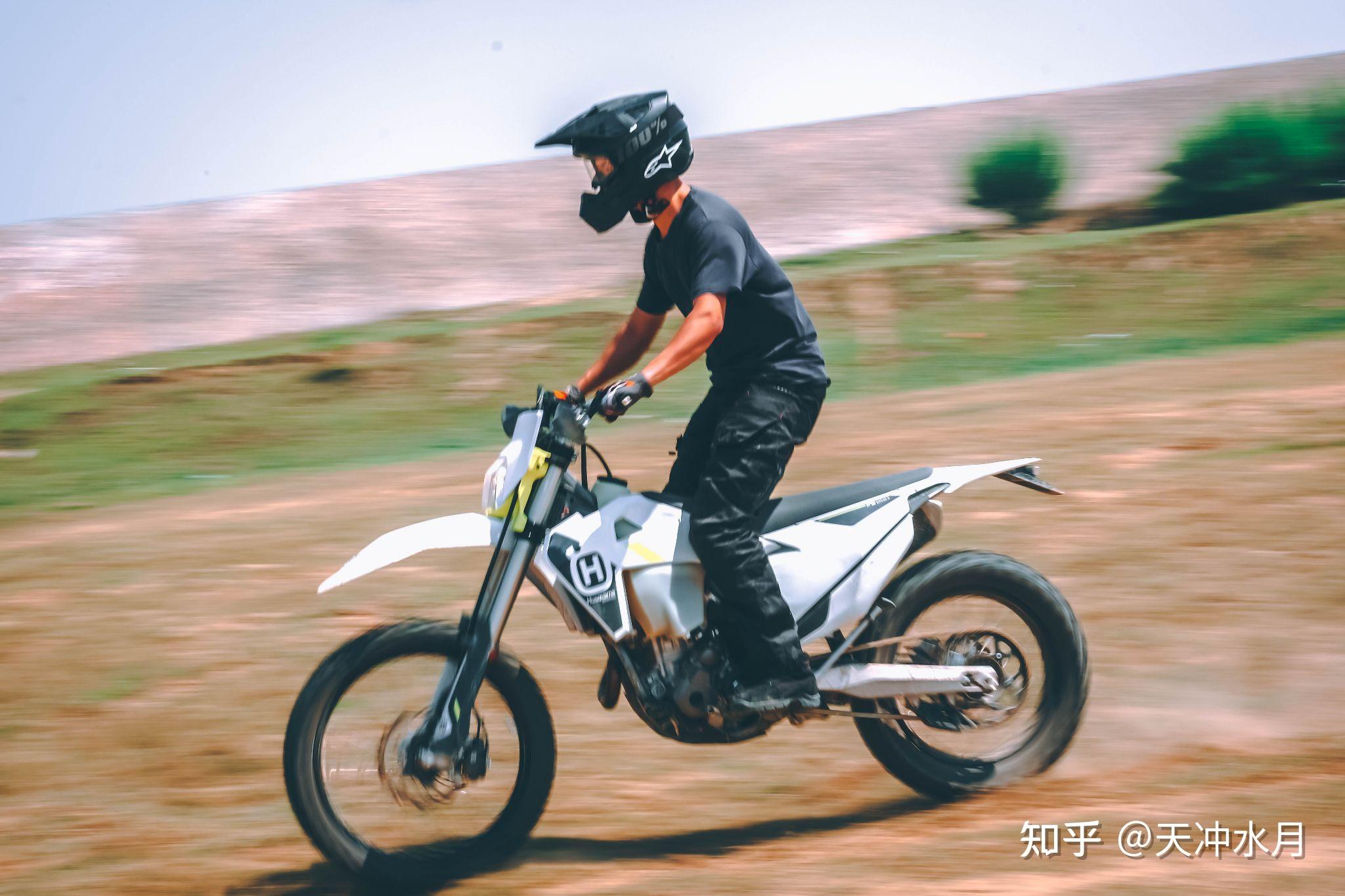 大佬们，duke390和ninjia400怎么选呢？ - 知乎