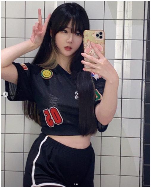 LPL英文流新解说kitty，这身材也太好了吧 - 知乎