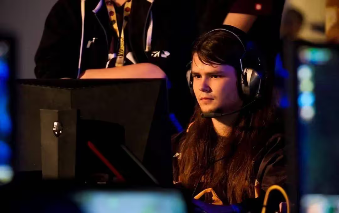 FNC 传奇上单 Shushei 因病去世，曾夺首冠拥有酒桶皮肤，你对他有哪些记忆？ - 知乎