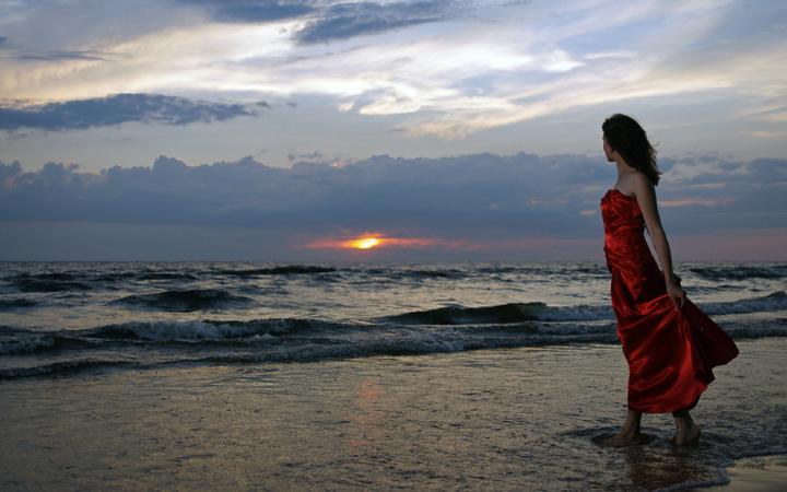 in the same breath，不要理解为“在同一个呼吸里”，它有其他寓意 - 知乎